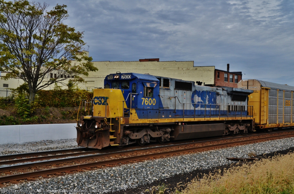CSX 7600 is showing some older paint, it looks like.